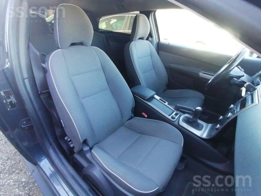 Pelēks Volvo C30 2010 Valmiera, ar dzinēja tilpumu 1.60 L un nobraukumu 336 tūkst. km par 3450 €, foto 22 vietnē AUTOMOTO.COM.LV