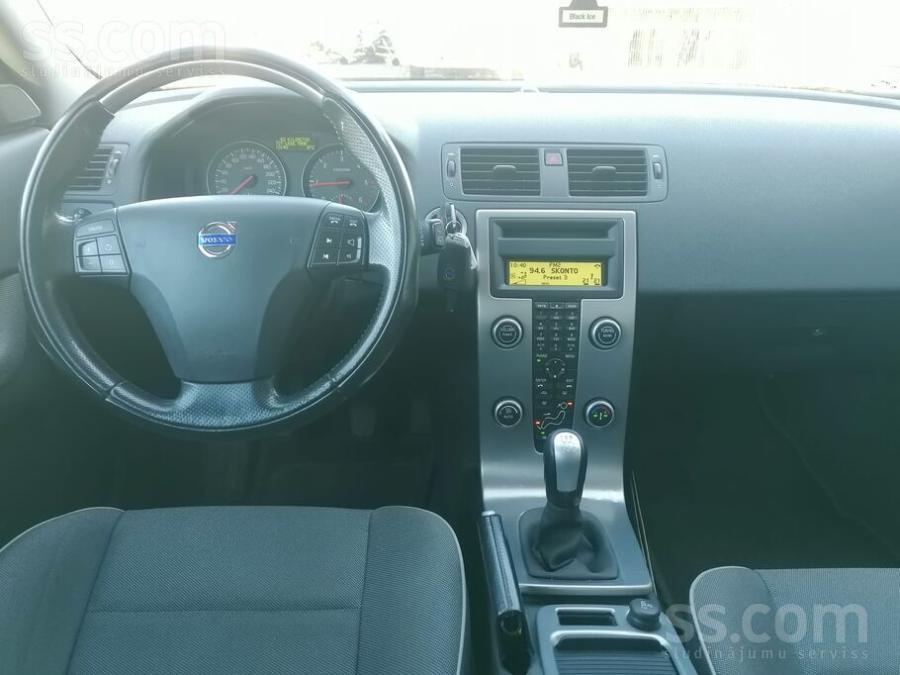 Pelēks Volvo C30 2010 Valmiera, ar dzinēja tilpumu 1.60 L un nobraukumu 336 tūkst. km par 3450 €, foto 25 vietnē AUTOMOTO.COM.LV