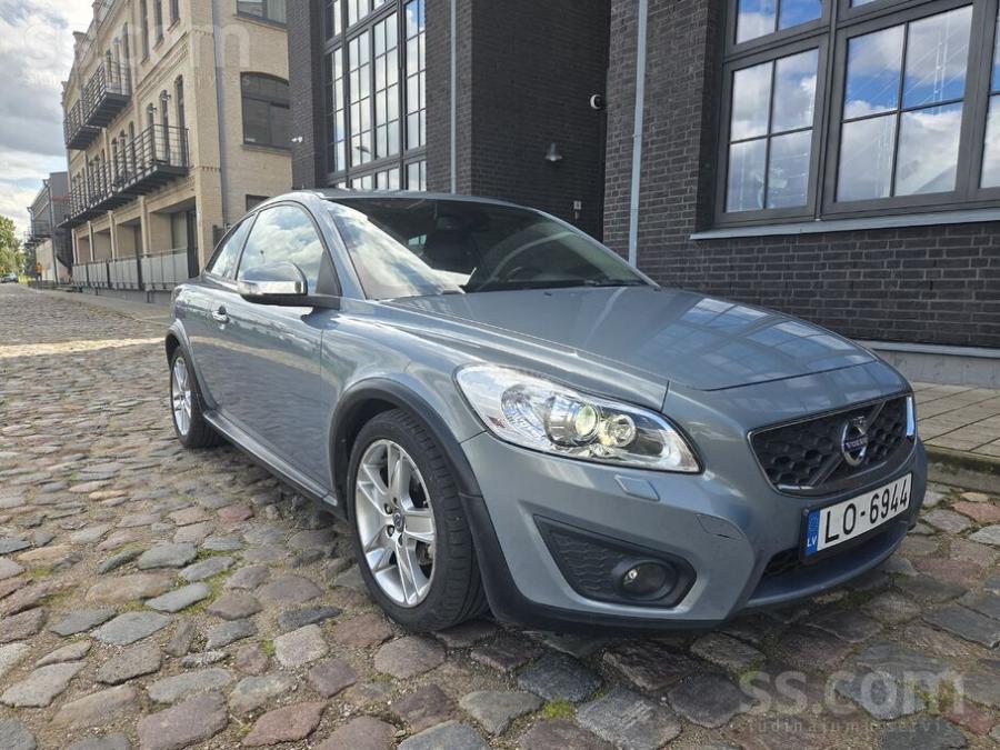 Grey Volvo C30 2010 in Riga, with an engine capacity of 1.60 L and mileage of 201 thousand km for 2150 €, photo 1 on AUTOMOTO.COM.LV