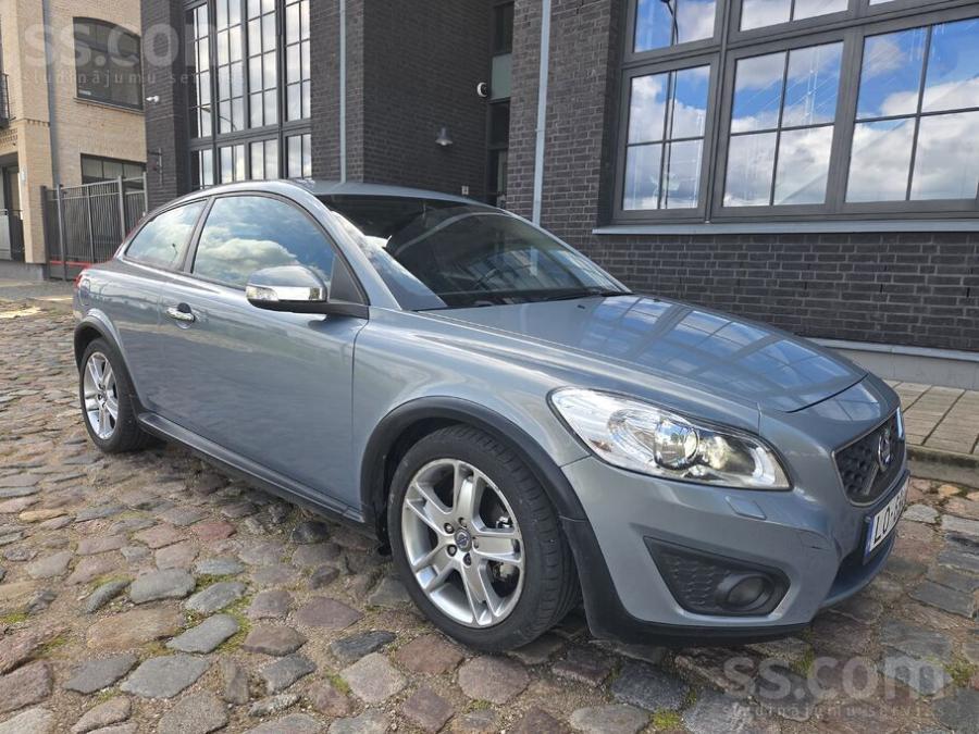Grey Volvo C30 2010 in Riga, with an engine capacity of 1.60 L and mileage of 201 thousand km for 2150 €, photo 3 on AUTOMOTO.COM.LV