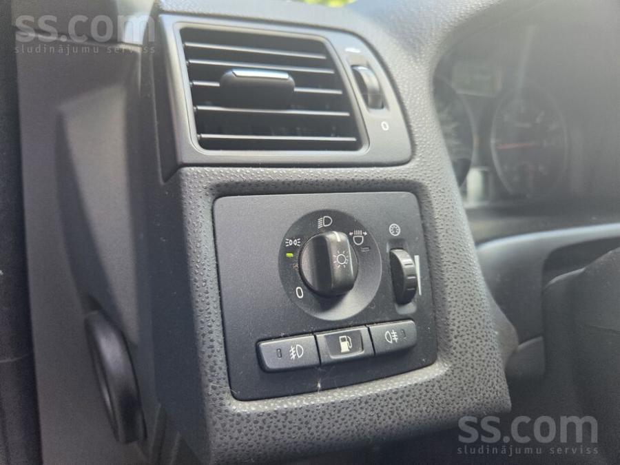 Grey Volvo C30 2010 in Riga, with an engine capacity of 1.60 L and mileage of 201 thousand km for 2150 €, photo 16 on AUTOMOTO.COM.LV