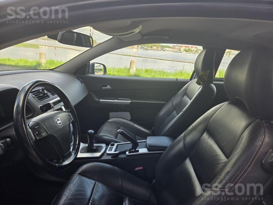 Grey Volvo C30 2010 in Riga, with an engine capacity of 1.60 L and mileage of 201 thousand km for 2150 €, photo 19 on AUTOMOTO.COM.LV