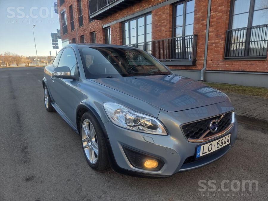 Pelēks Volvo C30 2010 Rīga, ar dzinēja tilpumu 1.60 L un nobraukumu 208 tūkst. km par 2000 €, foto 1 vietnē AUTOMOTO.COM.LV