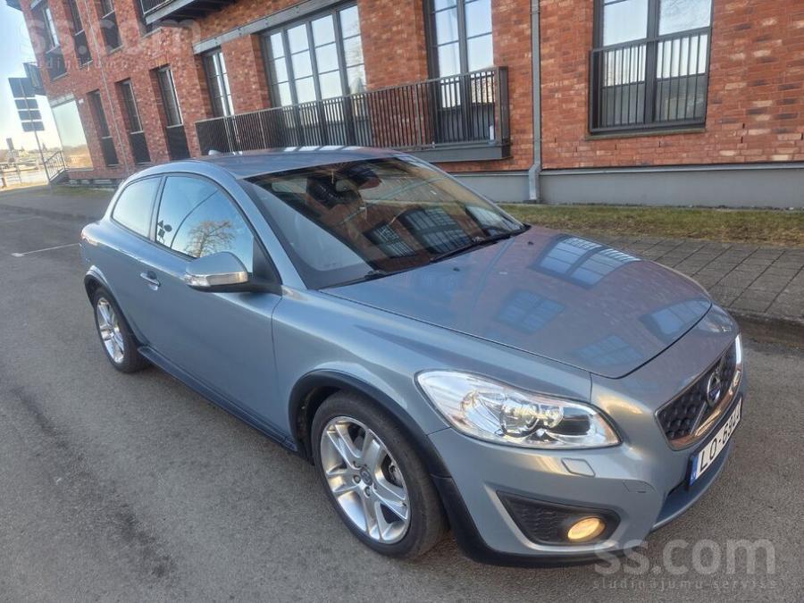 Pelēks Volvo C30 2010 Rīga, ar dzinēja tilpumu 1.60 L un nobraukumu 208 tūkst. km par 2000 €, foto 3 vietnē AUTOMOTO.COM.LV