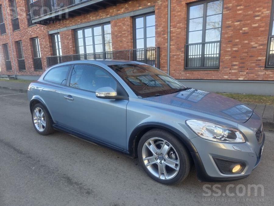 Pelēks Volvo C30 2010 Rīga, ar dzinēja tilpumu 1.60 L un nobraukumu 208 tūkst. km par 2000 €, foto 4 vietnē AUTOMOTO.COM.LV