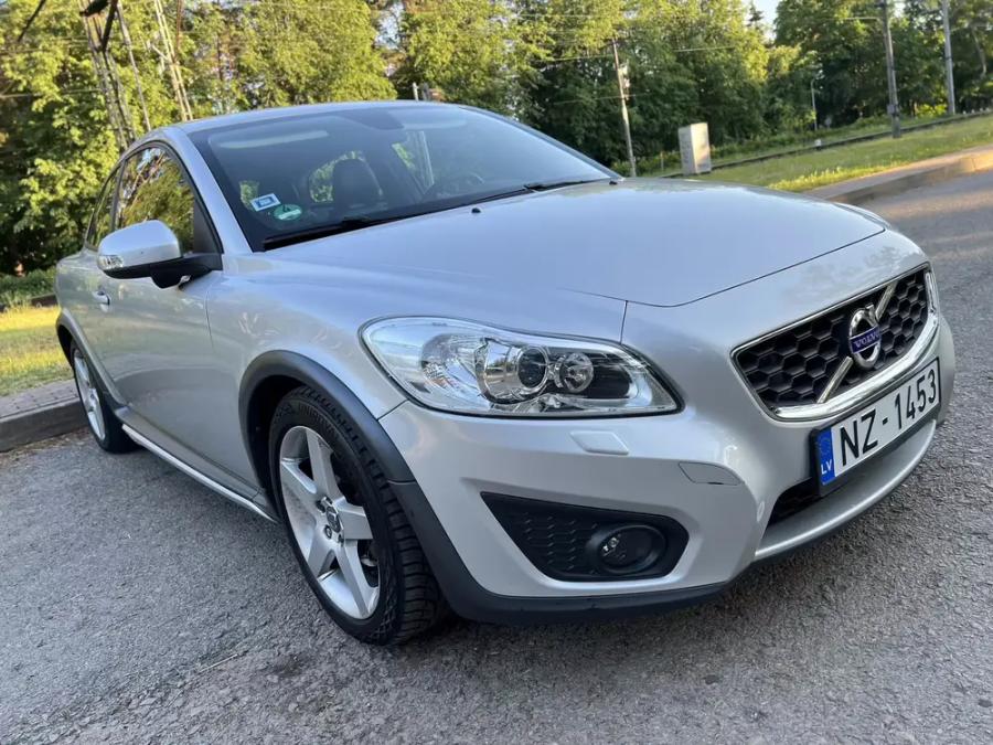 Grey Volvo C30 2010 in Riga, with an engine capacity of 1.60 L and mileage of 220 thousand km for 4900 €, photo 4 on AUTOMOTO.COM.LV