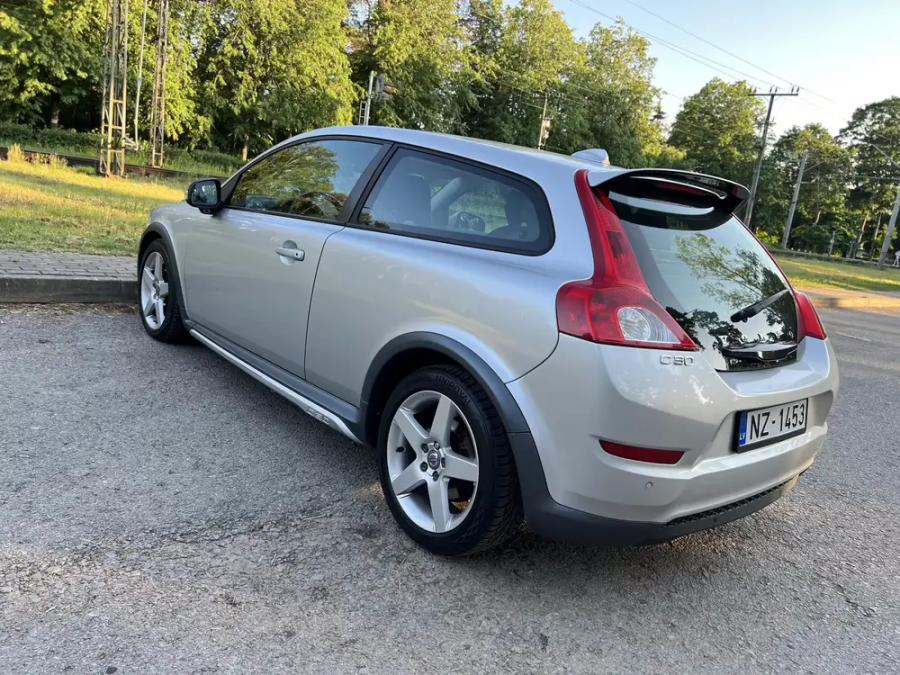 Grey Volvo C30 2010 in Riga, with an engine capacity of 1.60 L and mileage of 220 thousand km for 4900 €, photo 6 on AUTOMOTO.COM.LV