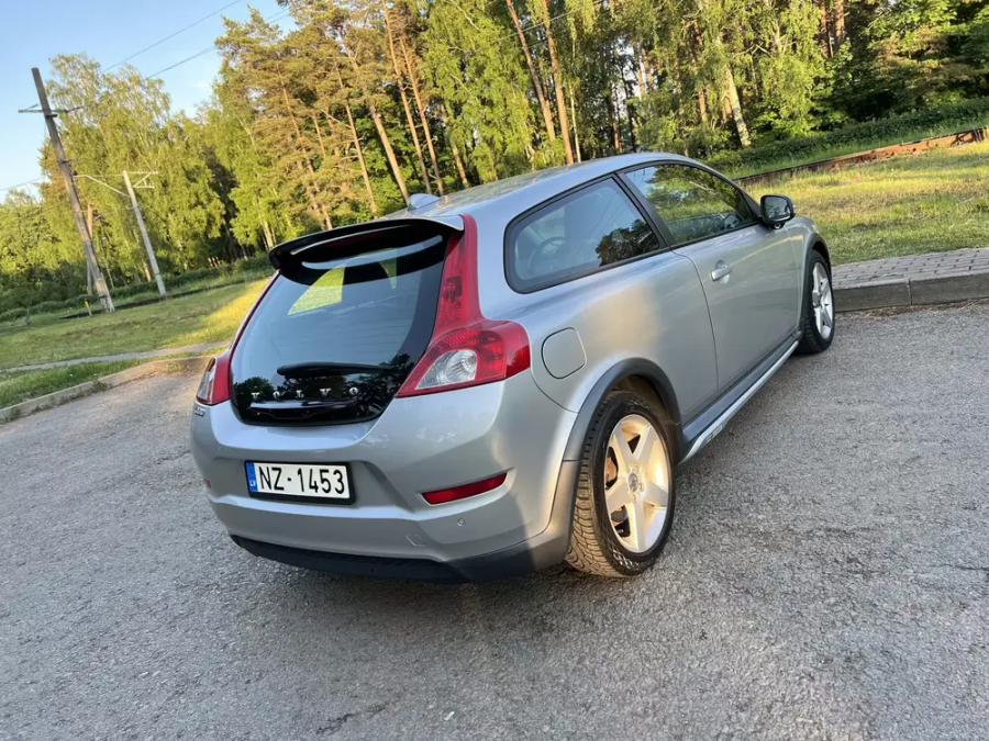 Grey Volvo C30 2010 in Riga, with an engine capacity of 1.60 L and mileage of 220 thousand km for 4900 €, photo 7 on AUTOMOTO.COM.LV