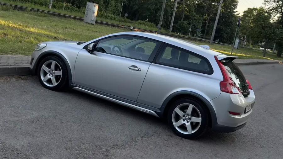 Grey Volvo C30 2010 in Riga, with an engine capacity of 1.60 L and mileage of 220 thousand km for 4900 €, photo 9 on AUTOMOTO.COM.LV