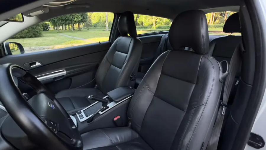 Grey Volvo C30 2010 in Riga, with an engine capacity of 1.60 L and mileage of 220 thousand km for 4900 €, photo 14 on AUTOMOTO.COM.LV