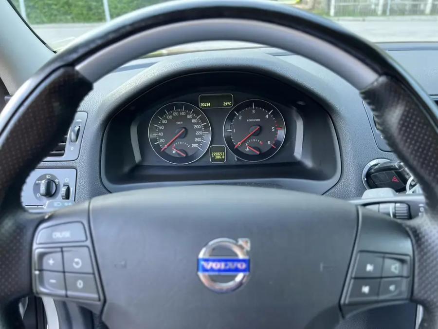 Grey Volvo C30 2010 in Riga, with an engine capacity of 1.60 L and mileage of 220 thousand km for 4900 €, photo 17 on AUTOMOTO.COM.LV