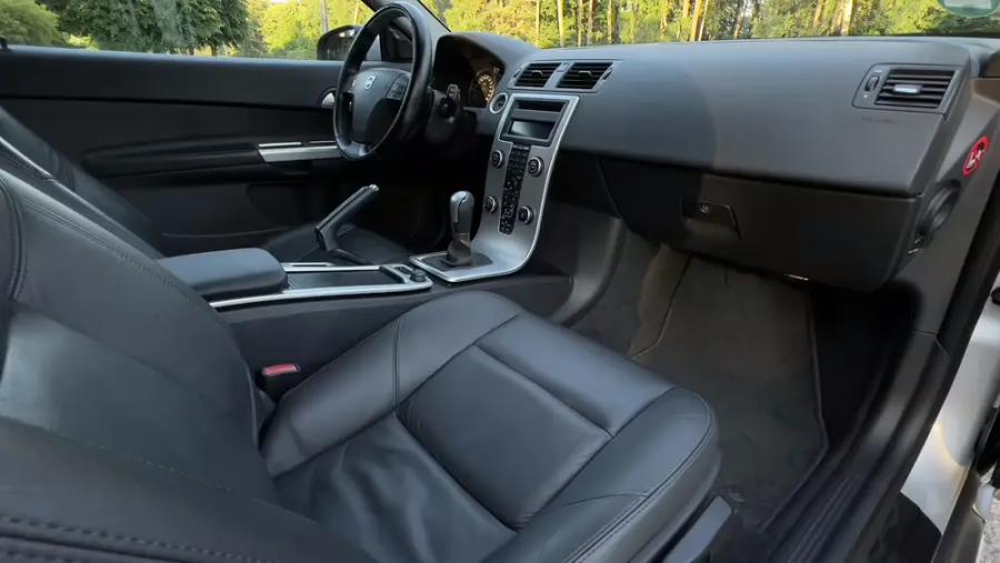 Grey Volvo C30 2010 in Riga, with an engine capacity of 1.60 L and mileage of 220 thousand km for 4900 €, photo 22 on AUTOMOTO.COM.LV