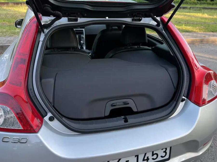Grey Volvo C30 2010 in Riga, with an engine capacity of 1.60 L and mileage of 220 thousand km for 4900 €, photo 25 on AUTOMOTO.COM.LV