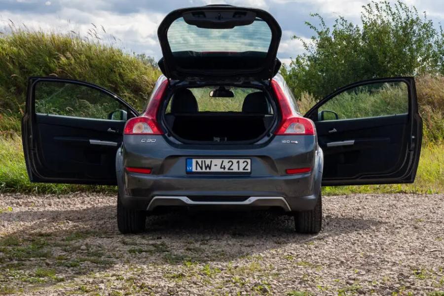 Pelēks Volvo C30 2010 Rīga, ar dzinēja tilpumu 1.60 L un nobraukumu 336 tūkst. km par 2995 €, foto 6 vietnē AUTOMOTO.COM.LV