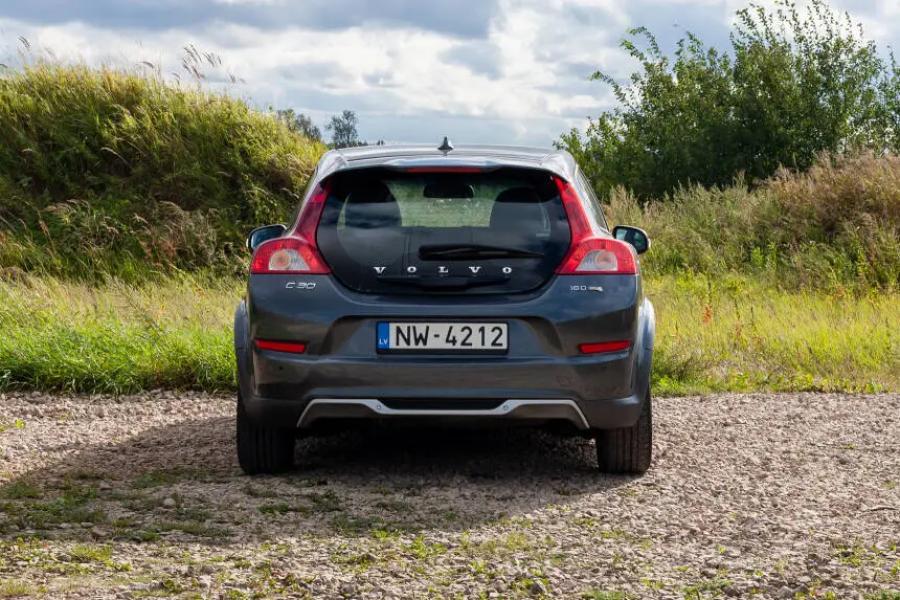 Pelēks Volvo C30 2010 Rīga, ar dzinēja tilpumu 1.60 L un nobraukumu 336 tūkst. km par 2995 €, foto 10 vietnē AUTOMOTO.COM.LV