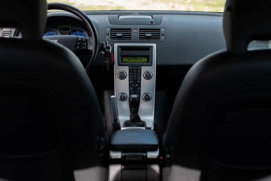 Pelēks Volvo C30 2010 Rīga, ar dzinēja tilpumu 1.60 L un nobraukumu 336 tūkst. km par 2995 €, foto 12 vietnē AUTOMOTO.COM.LV