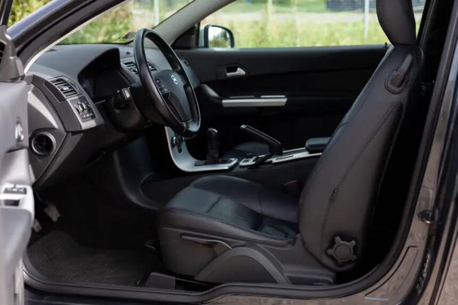 Pelēks Volvo C30 2010 Rīga, ar dzinēja tilpumu 1.60 L un nobraukumu 336 tūkst. km par 2995 €, foto 14 vietnē AUTOMOTO.COM.LV