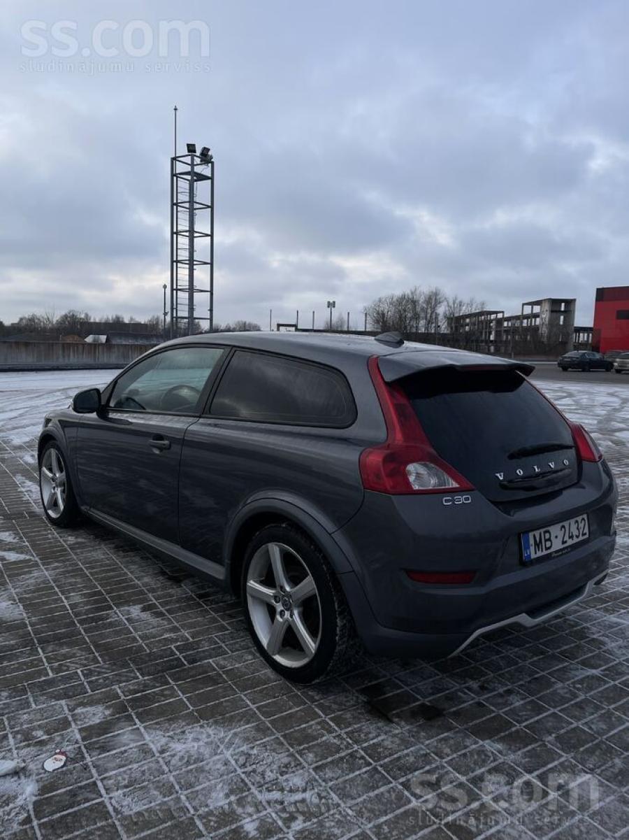 Grey Volvo C30 2010 in Riga, with an engine capacity of 1.60 L and mileage of 400 thousand km for 3100 €, photo 4 on AUTOMOTO.COM.LV