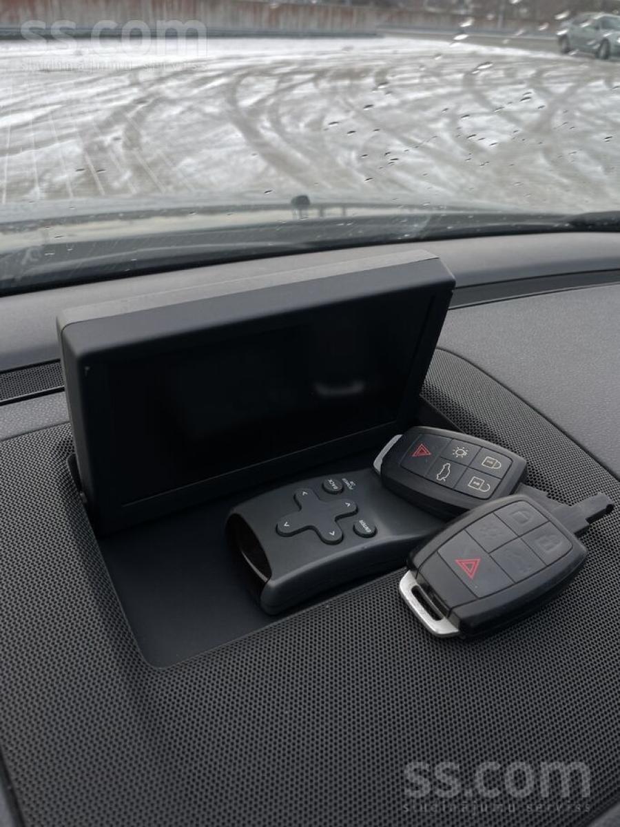 Grey Volvo C30 2010 in Riga, with an engine capacity of 1.60 L and mileage of 400 thousand km for 3100 €, photo 9 on AUTOMOTO.COM.LV