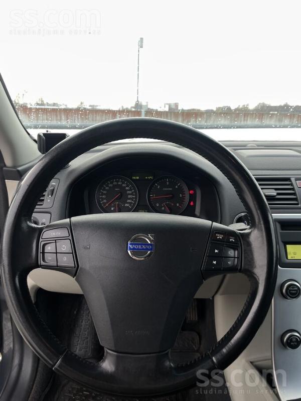 Grey Volvo C30 2010 in Riga, with an engine capacity of 1.60 L and mileage of 400 thousand km for 2750 €, photo 10 on AUTOMOTO.COM.LV