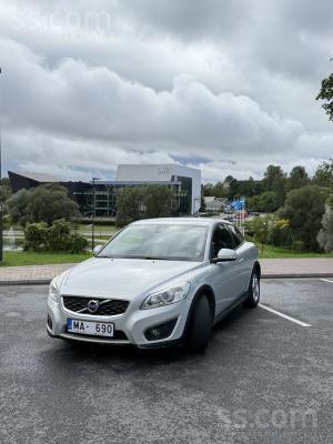 Pelēks Volvo C30 2010 Rīga, ar dzinēja tilpumu 1.60 L un nobraukumu 214 tūkst. km par 3000 €, foto  vietnē AUTOMOTO.COM.LV