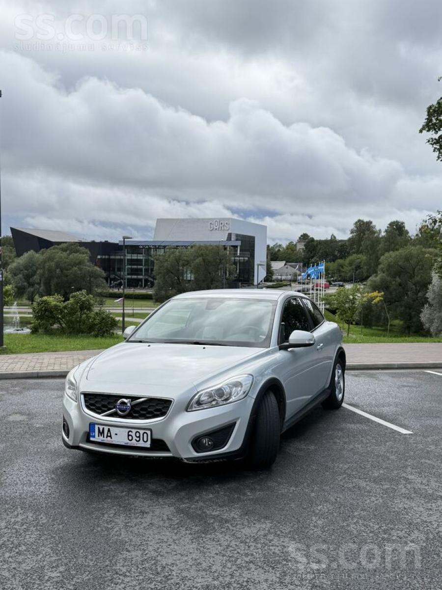 Pelēks Volvo C30 2010 Rīga, ar dzinēja tilpumu 1.60 L un nobraukumu 214 tūkst. km par 3000 €, foto 1 vietnē AUTOMOTO.COM.LV