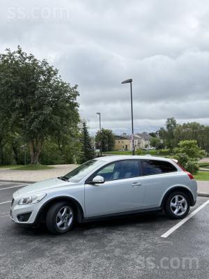 Pelēks Volvo C30 2010 Rīga, ar dzinēja tilpumu 1.60 L un nobraukumu 214 tūkst. km par 3000 €, foto 3 vietnē AUTOMOTO.COM.LV