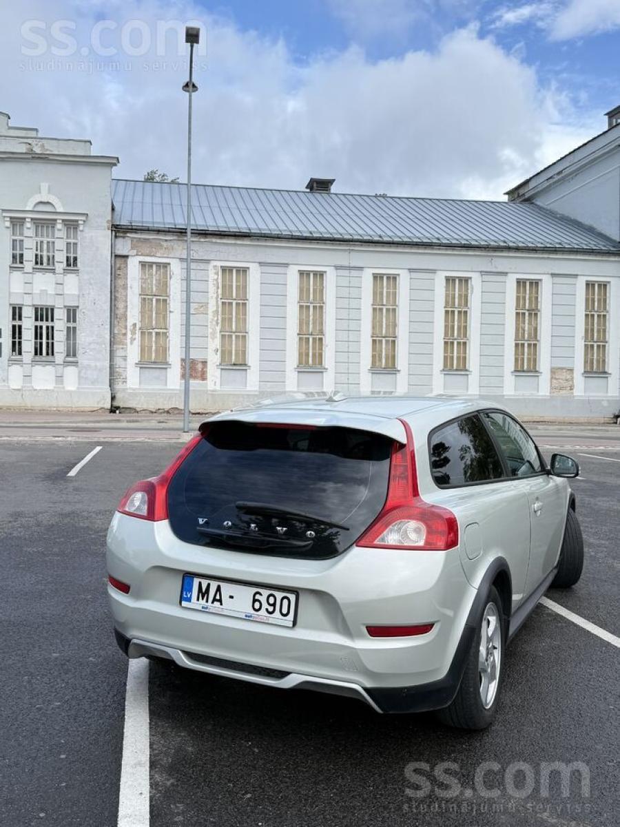 Pelēks Volvo C30 2010 Rīga, ar dzinēja tilpumu 1.60 L un nobraukumu 214 tūkst. km par 3000 €, foto 4 vietnē AUTOMOTO.COM.LV