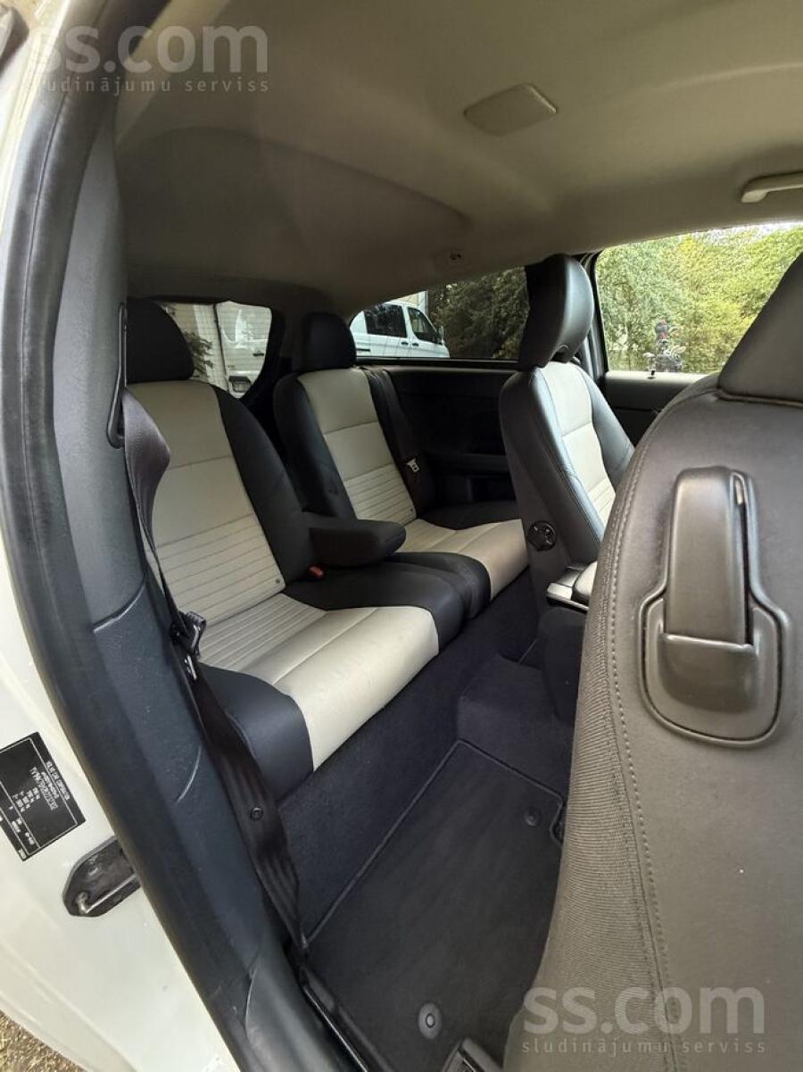 Pelēks Volvo C30 2010 Rīga, ar dzinēja tilpumu 1.60 L un nobraukumu 214 tūkst. km par 3000 €, foto 8 vietnē AUTOMOTO.COM.LV