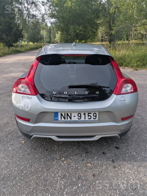 Grey Volvo C30 2010 in Riga, with an engine capacity of 1.60 L and mileage of 289 thousand km for 3900 €, photo 4 on AUTOMOTO.COM.LV