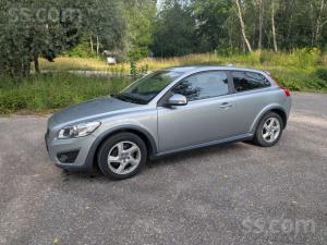 Grey Volvo C30 2010 in Riga, with an engine capacity of 1.60 L and mileage of 289 thousand km for 3900 €, photo 4 on AUTOMOTO.COM.LV