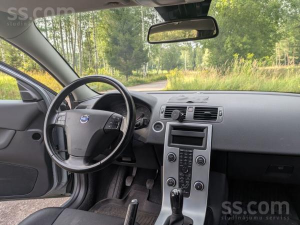 Pelēks Volvo C30 2010 Rīga, ar dzinēja tilpumu 1.60 L un nobraukumu 289 tūkst. km par 3900 €, foto 8 vietnē AUTOMOTO.COM.LV