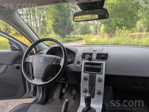 Grey Volvo C30 2010 in Riga, with an engine capacity of 1.60 L and mileage of 289 thousand km for 3900 €, photo 9 on AUTOMOTO.COM.LV