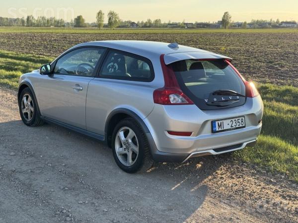 Volvo C30 2010 Rīga vietnē Pelēks Volvo C30 2010 Rīga, ar dzinēja tilpumu 1.60 L un nobraukumu 301 tūkst. km par 3800 €, foto 5 vietnē AUTOMOTO.COM.LV