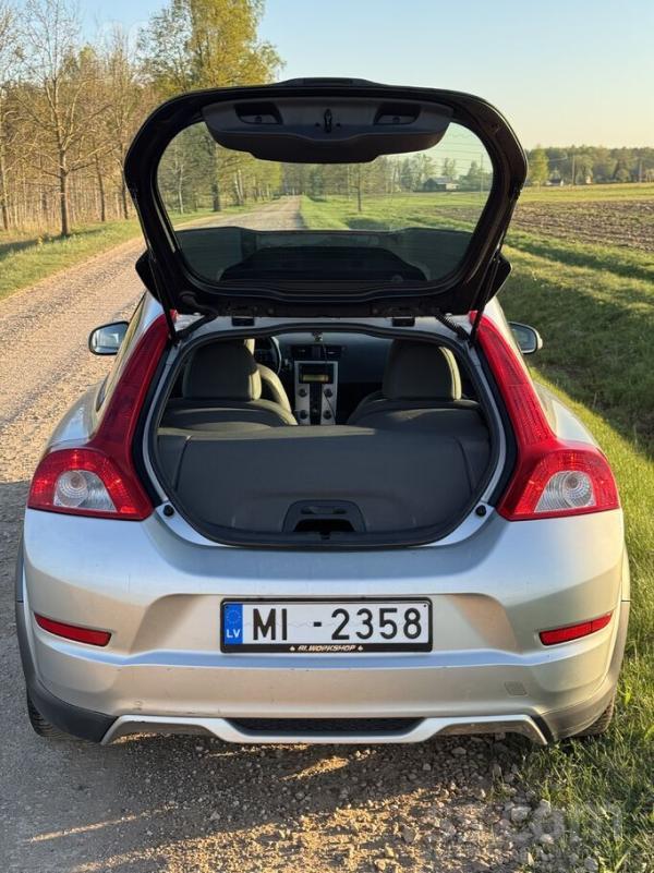 Volvo C30 2010 Rīga vietnē Pelēks Volvo C30 2010 Rīga, ar dzinēja tilpumu 1.60 L un nobraukumu 301 tūkst. km par 3800 €, foto 6 vietnē AUTOMOTO.COM.LV