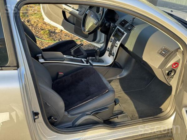 Volvo C30 2010 Rīga vietnē Pelēks Volvo C30 2010 Rīga, ar dzinēja tilpumu 1.60 L un nobraukumu 301 tūkst. km par 3800 €, foto 8 vietnē AUTOMOTO.COM.LV