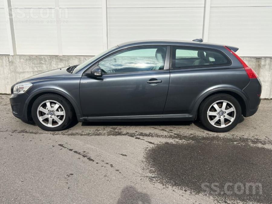 Pelēks Volvo C30 2011 Rīga, ar dzinēja tilpumu 1.60 L un nobraukumu 332 tūkst. km par 2794 €, foto 3 vietnē AUTOMOTO.COM.LV
