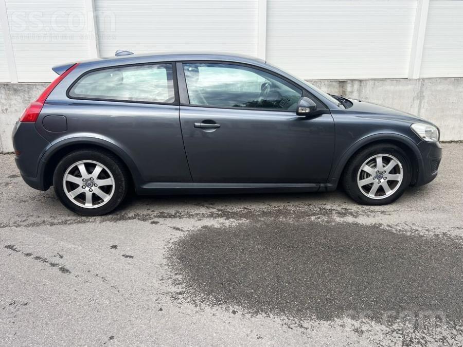 Pelēks Volvo C30 2011 Rīga, ar dzinēja tilpumu 1.60 L un nobraukumu 332 tūkst. km par 2794 €, foto 5 vietnē AUTOMOTO.COM.LV