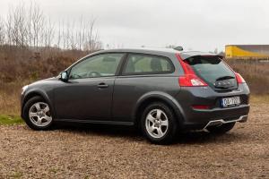 Pelēks Volvo C30 2011 Rīga, ar dzinēja tilpumu 1.60 L un nobraukumu 232 tūkst. km par 4995 €, foto 3 vietnē AUTOMOTO.COM.LV