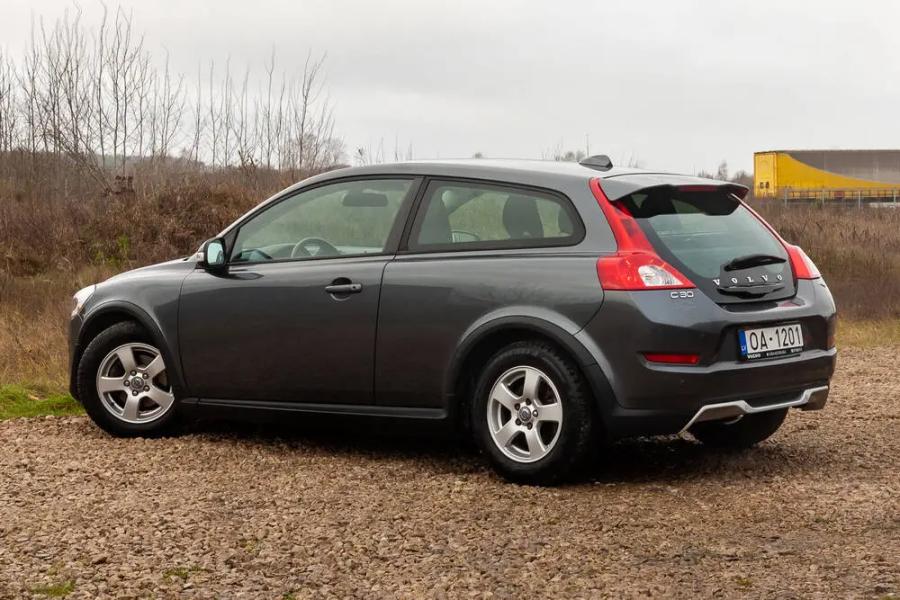 Pelēks Volvo C30 2011 Rīga, ar dzinēja tilpumu 1.60 L un nobraukumu 232 tūkst. km par 4995 €, foto 3 vietnē AUTOMOTO.COM.LV