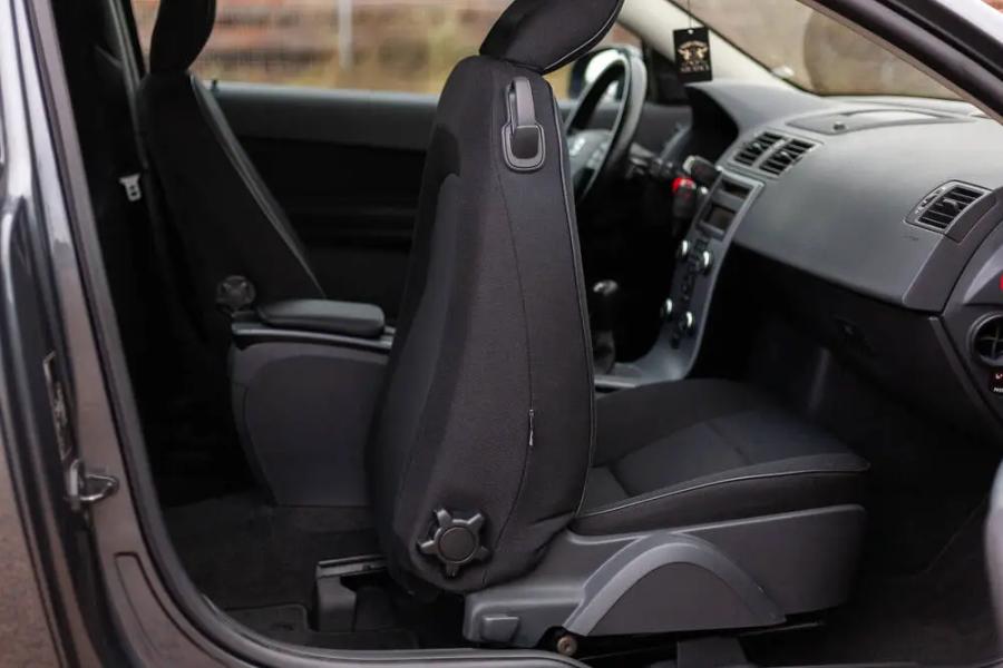 Pelēks Volvo C30 2011 Rīga, ar dzinēja tilpumu 1.60 L un nobraukumu 232 tūkst. km par 4995 €, foto 16 vietnē AUTOMOTO.COM.LV