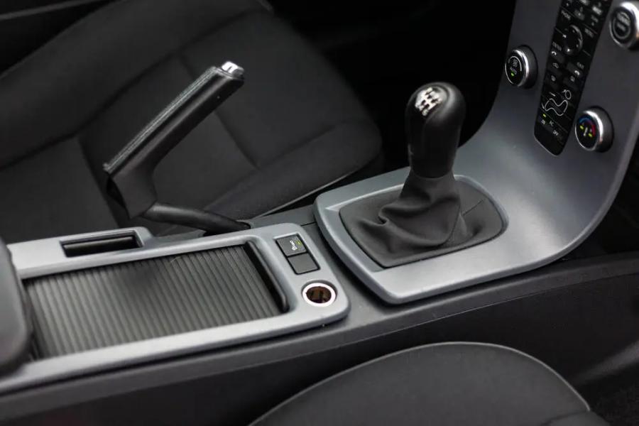 Pelēks Volvo C30 2011 Rīga, ar dzinēja tilpumu 1.60 L un nobraukumu 232 tūkst. km par 4995 €, foto 20 vietnē AUTOMOTO.COM.LV