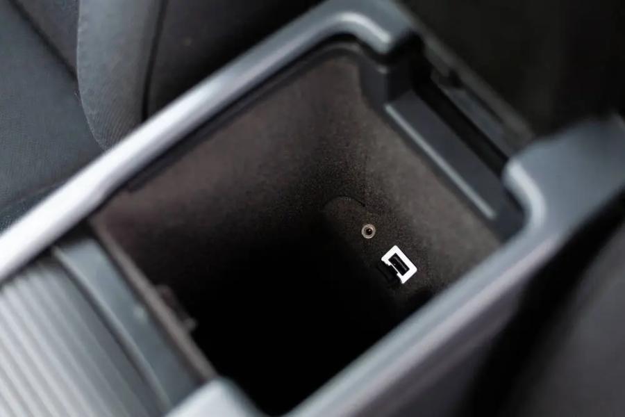 Pelēks Volvo C30 2011 Rīga, ar dzinēja tilpumu 1.60 L un nobraukumu 232 tūkst. km par 4995 €, foto 25 vietnē AUTOMOTO.COM.LV