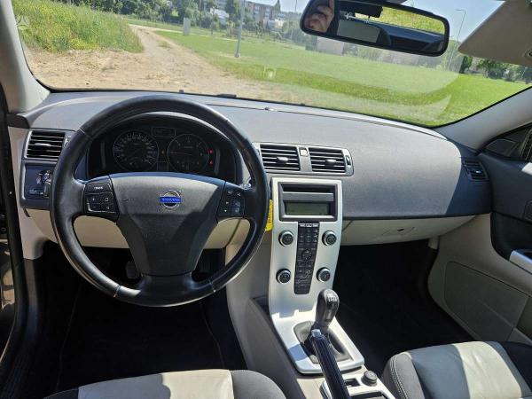 Pelēks Volvo C30 2011 Pasvalys, ar dzinēja tilpumu 2.00 L un nobraukumu 262 tūkst. km par 4350 €, foto 10 vietnē AUTOMOTO.COM.LV