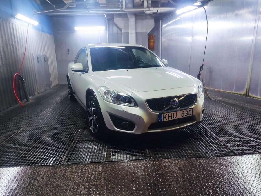 Grey Volvo C30 2011 in Siauliai, with an engine capacity of 1.98 L and mileage of 302 thousand km for 3950 €, photo 1 on AUTOMOTO.COM.LV