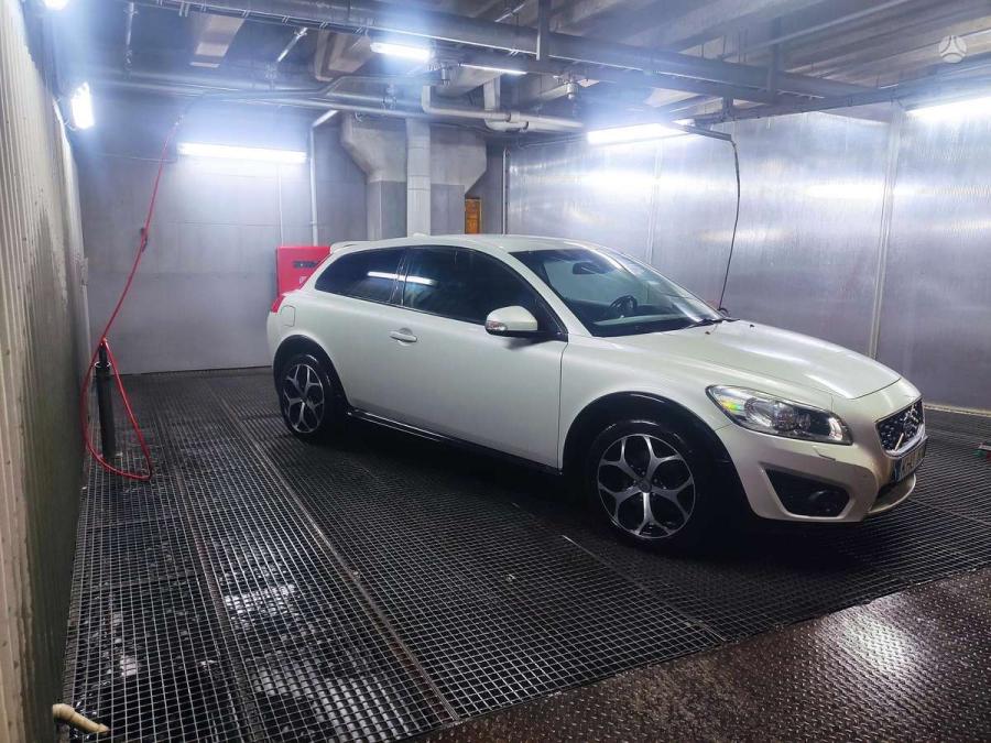 Grey Volvo C30 2011 in Siauliai, with an engine capacity of 1.98 L and mileage of 302 thousand km for 3950 €, photo 3 on AUTOMOTO.COM.LV