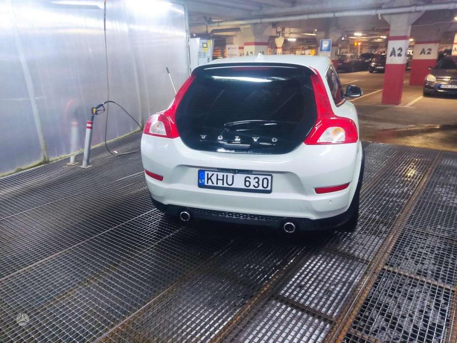 Grey Volvo C30 2011 in Siauliai, with an engine capacity of 1.98 L and mileage of 302 thousand km for 3950 €, photo 5 on AUTOMOTO.COM.LV