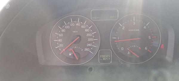 Grey Volvo C30 2011 in Kaunas, with an engine capacity of 1.56 L and mileage of 208 thousand km for 2950 €, photo 6 on AUTOMOTO.COM.LV