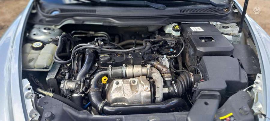 Grey Volvo C30 2011 in Kaunas, with an engine capacity of 1.56 L and mileage of 208 thousand km for 2950 €, photo 11 on AUTOMOTO.COM.LV