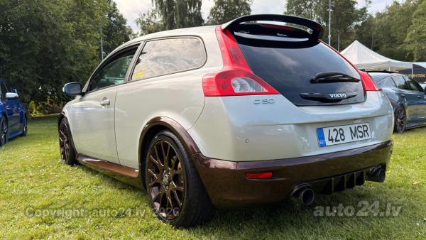 Pelēks Volvo C30 2006 Tallina, ar dzinēja tilpumu 2.40 L un nobraukumu 370 tūkst. km par 5500 €, foto 6 vietnē AUTOMOTO.COM.LV